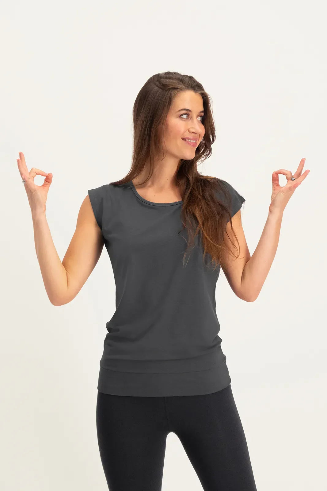 Asana Losse Yoga Tee | Ash | Urban Goddess yoga wear – Urban Goddess ...