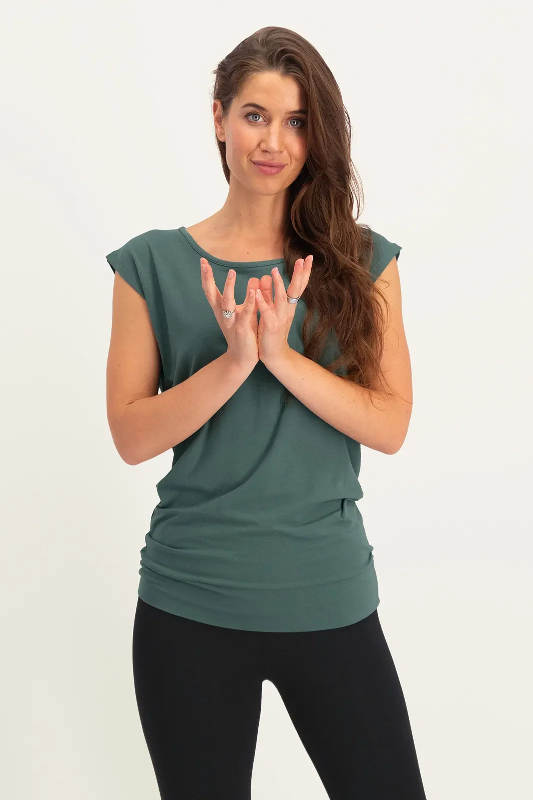 Asana Yoga Tee met Heupband | Forest| Urban Goddes yoga wear – Urban ...